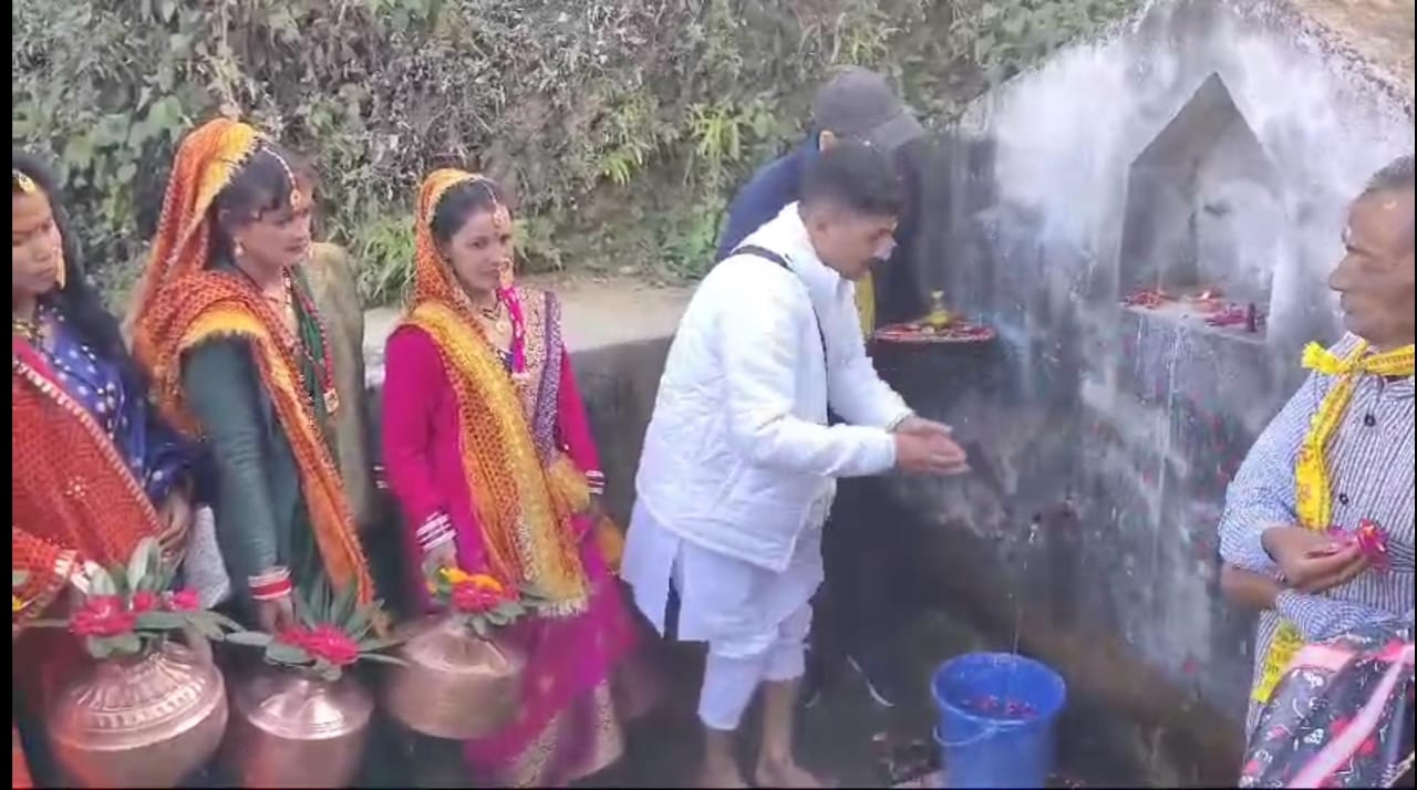 बागेश्वर:पर्यावरण बचाने को लेकर चौगांवछीना में हुई धारे नौलो कि पूजा - Devbhoomi Khabar Network